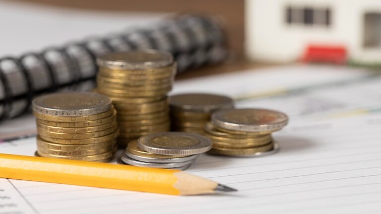 How Much Is Public Liability Insurance? [A Broker Answers]